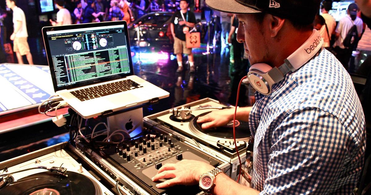 DJ Lux | Los Angeles Entertainment | 156 photos | PartySlate